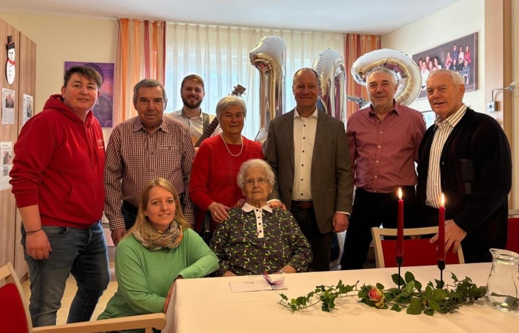 Anna Brunner aus Osterhofen feiert ihren 102. Geburtstag im Kreis der ...
