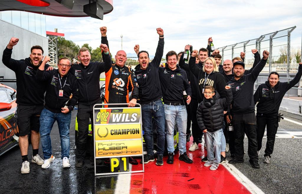 Huber-Racing drückt aufs Gaspedal: Doppel-Triumph und Titelverteidigung