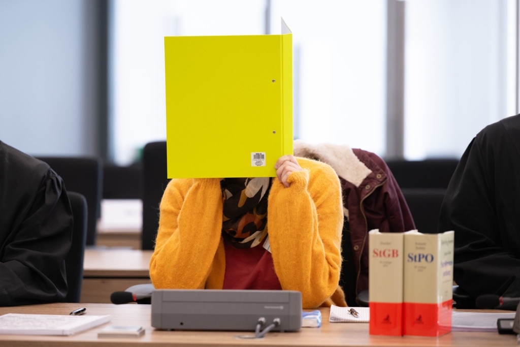 Mutmaßliche NSU-Helferin schweigt zum Prozessauftakt
