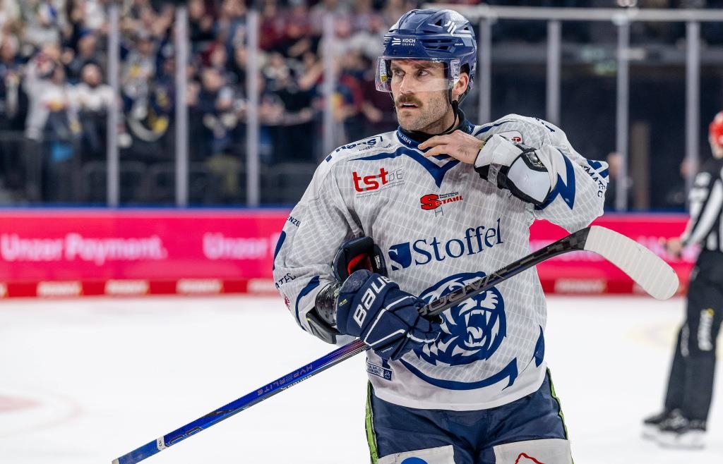 Hattrick von Justin Scott und „Monstersave“ von Florian Bugl: Straubing ...