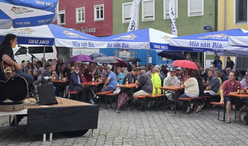 Roland Hefter begeistert auf dem Marienplatz – Musik, Witz und ...