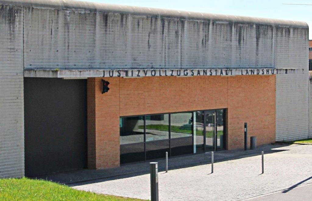 Corona-Hilfen erschlichen? Stellvertretender Leiter der JVA Landshut ...