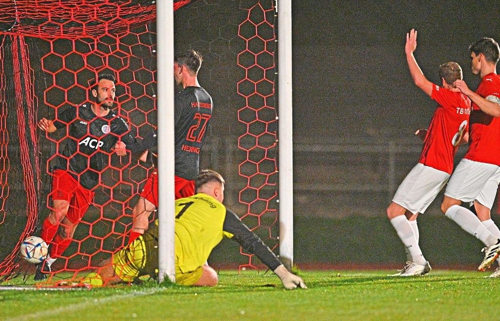 Liebenow und Seibold treffen gegen Roding: Der FC Sturm marschiert in ...