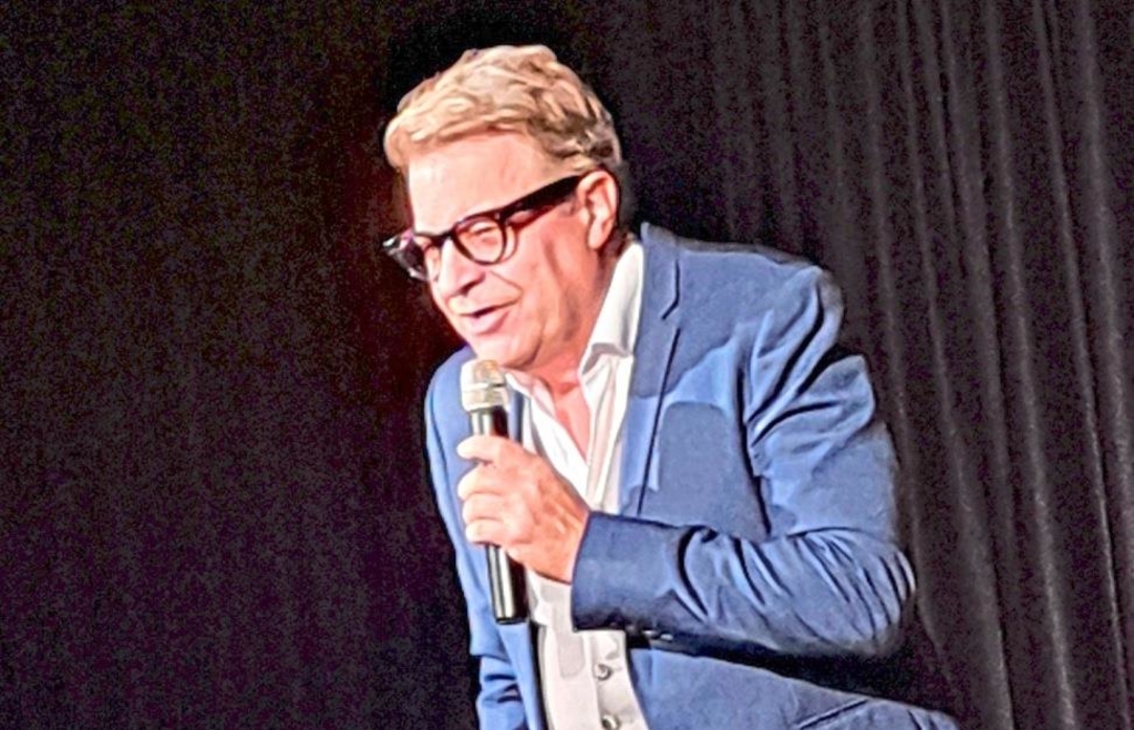 Durchs Schlüsselloch geblickt: Niko Formanek präsentiert in Plattling ...