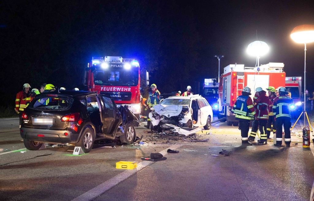 Zwei Tote bei Unfall auf B299 in Landshut – Mädchen (8) überlebt verletzt