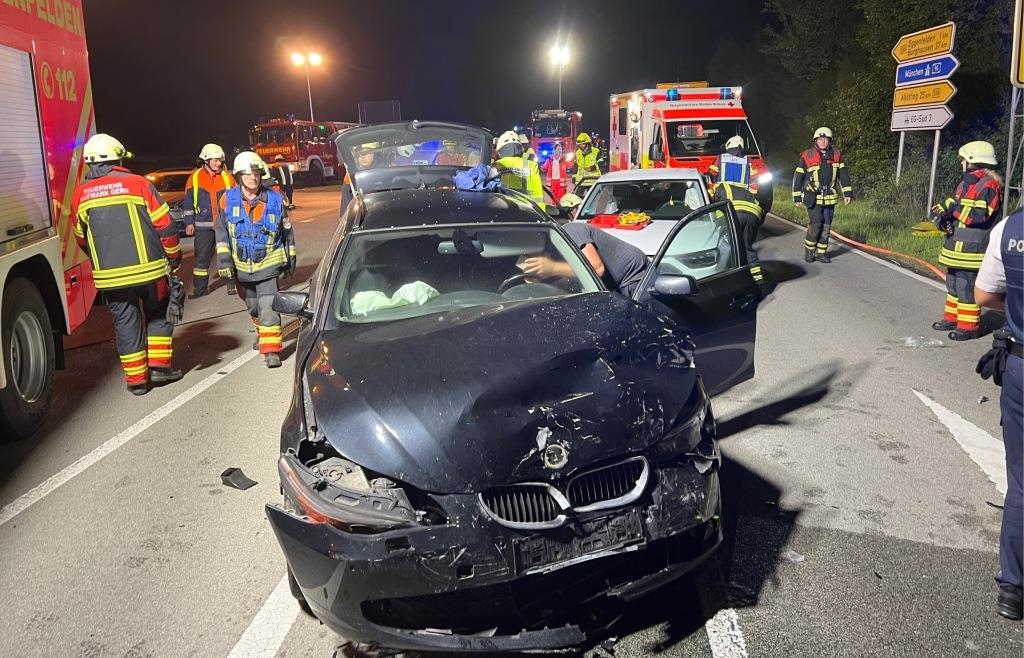 Vier Verletzte bei Unfall auf der B588 bei Eggenfelden