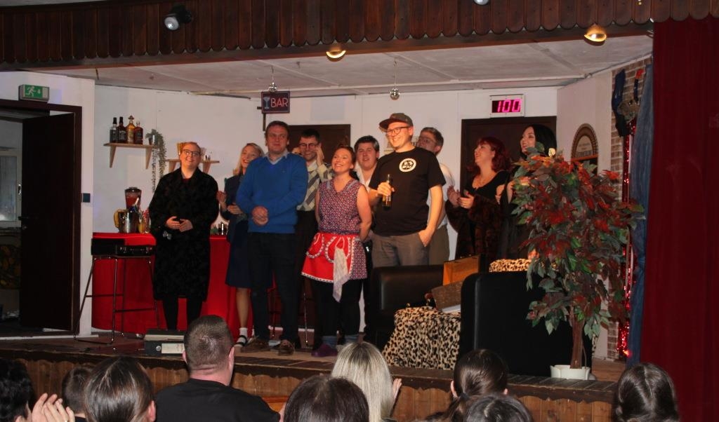 Ausverkauft: Jugendgruppe Oberpöring präsentiert Schwank im Rotlicht-Milieu