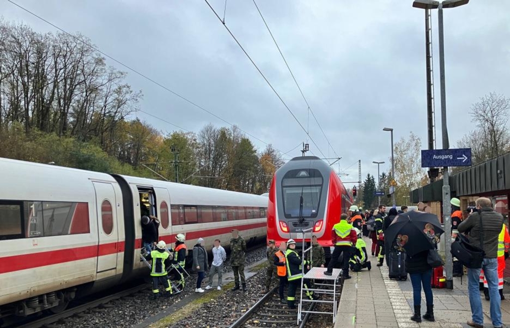 Zugunfall: ICE streift Regionalzug auf Bahnstrecke bei Reichertshausen