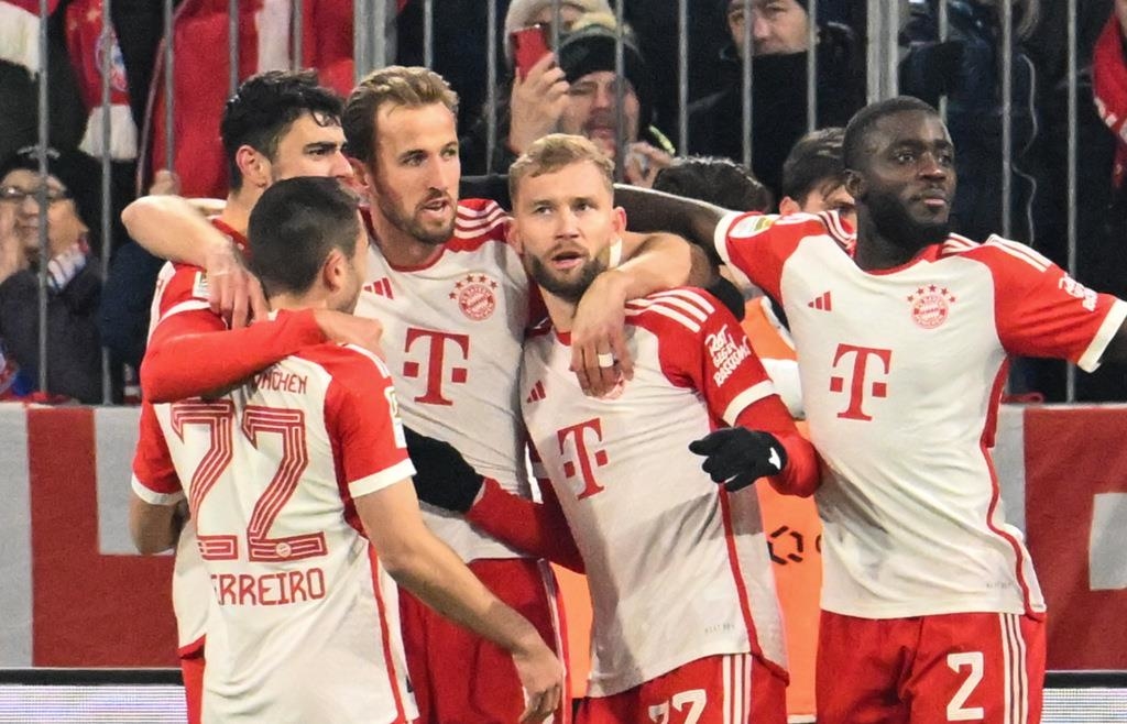 Einseitiges Spitzenspiel: Starke Bayern gewinnen 3:0 gegen Stuttgart ...