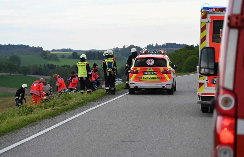 Motorradfahrer (26) verletzt sich bei Sturz in Buchbach schwer