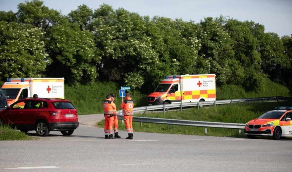 Großeinsatz wegen Leck in Thioglycol-Behälter bei Spedition im ...
