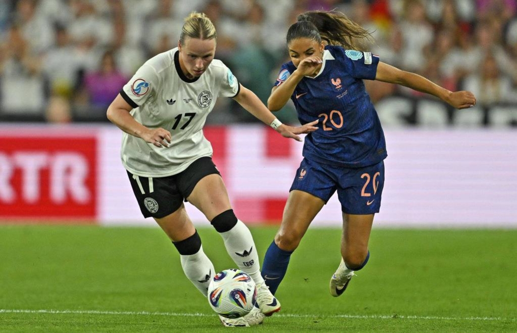 „Eher eine eklige Spielerin“: Lob von allen Seiten − Franzi Kett und ...