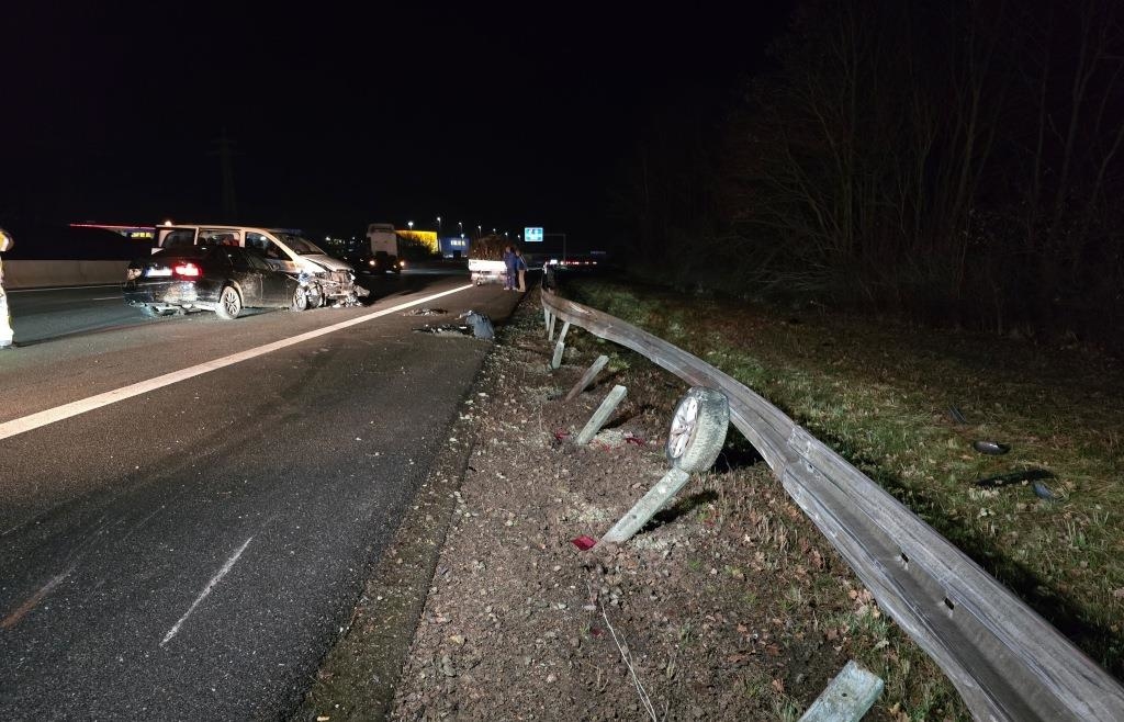 Unfall mit mehreren Autos auf der A3 bei Neutraubling: Zwei Verletzte