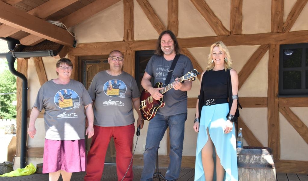 Fantag mit Auto und Darstellern – nur der Eberhofer selbst hat im ...