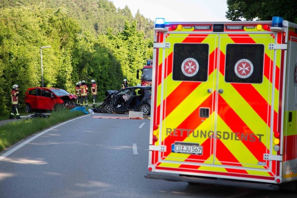 Hubschrauber im Einsatz: Frau lebensgefährlich verletzt bei Unfall nahe Buch am Erlbach