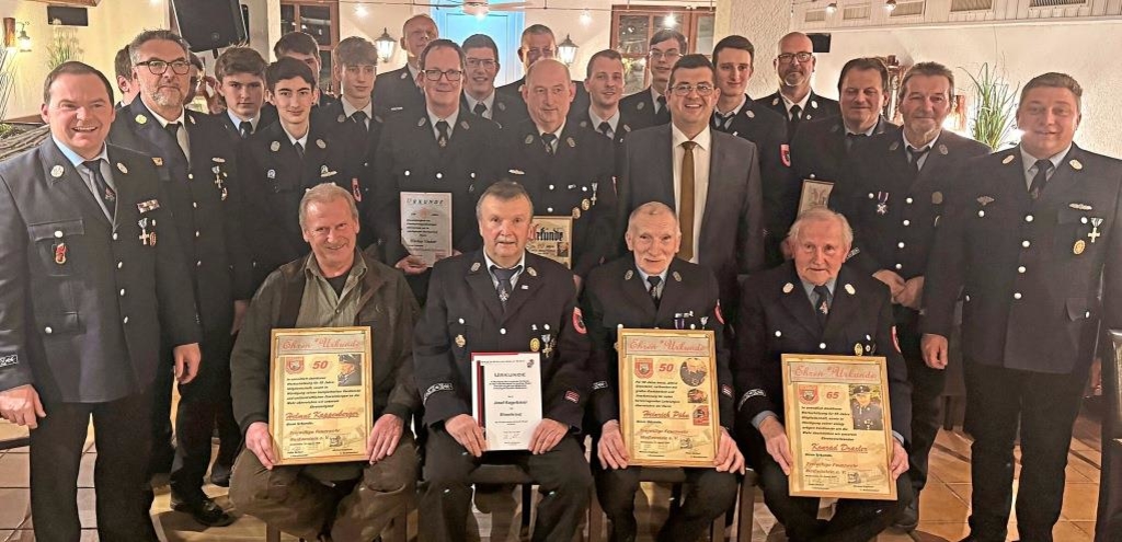 Ehrungen für Feuerwehr-Urgesteine