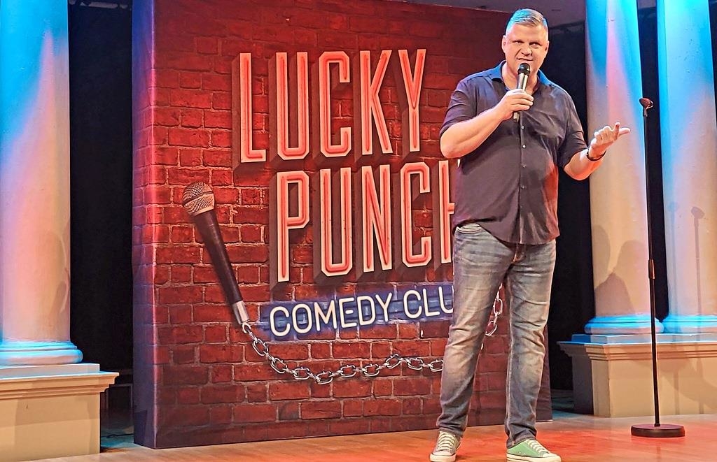 Neue Farbe für den Humor-Standort: Michael Mittermeiers „Lucky Punch ...