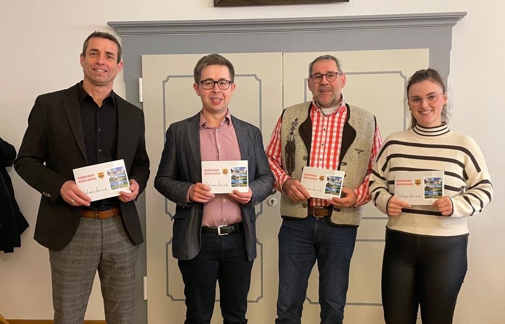 „Dahoam bei uns“: Neue Gemeindebroschüre für die Gemeinde Aholming