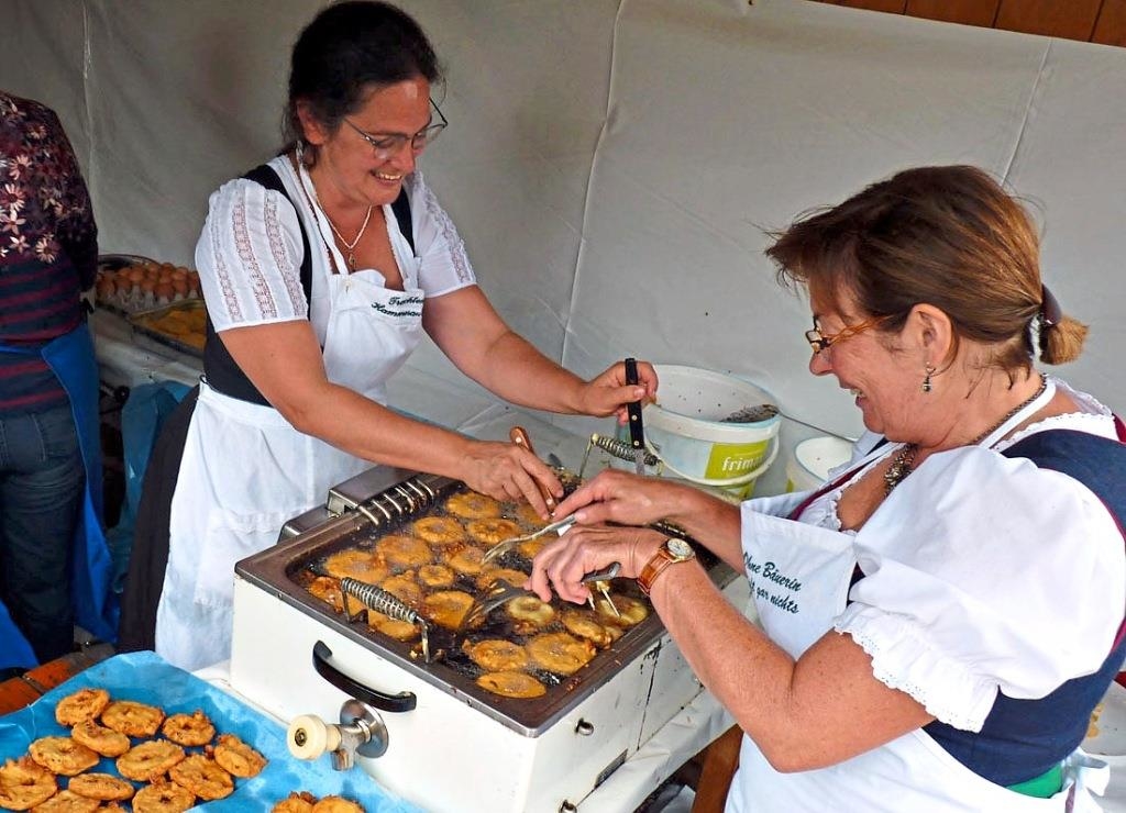 Am Sonntag gibt‘s Pavesen und Apfelkücherl