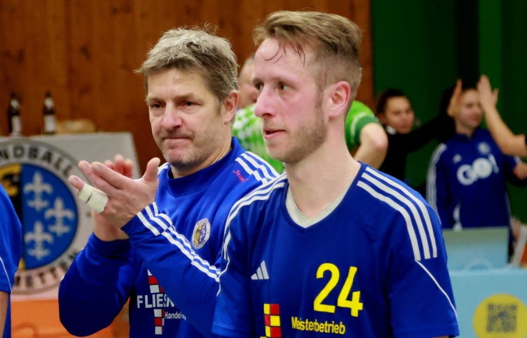 Außergewöhnliches Handball-Duo: Vater und Sohn in einem Teams – die ...