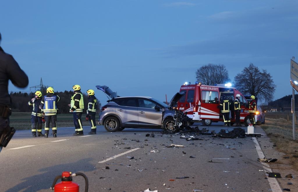 Zwei Frauen bei Kollision an Kreuzung in Erlstätt verletzt