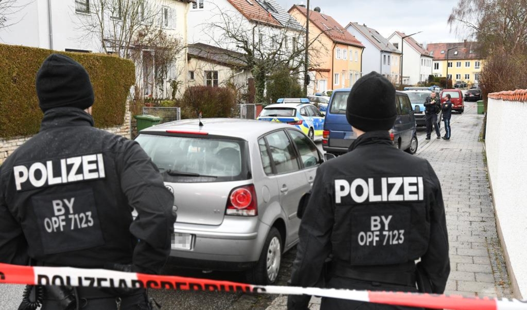 Mann tötet wohl im Streit seine Vermieterin – 52-Jähriger am Tatort ...