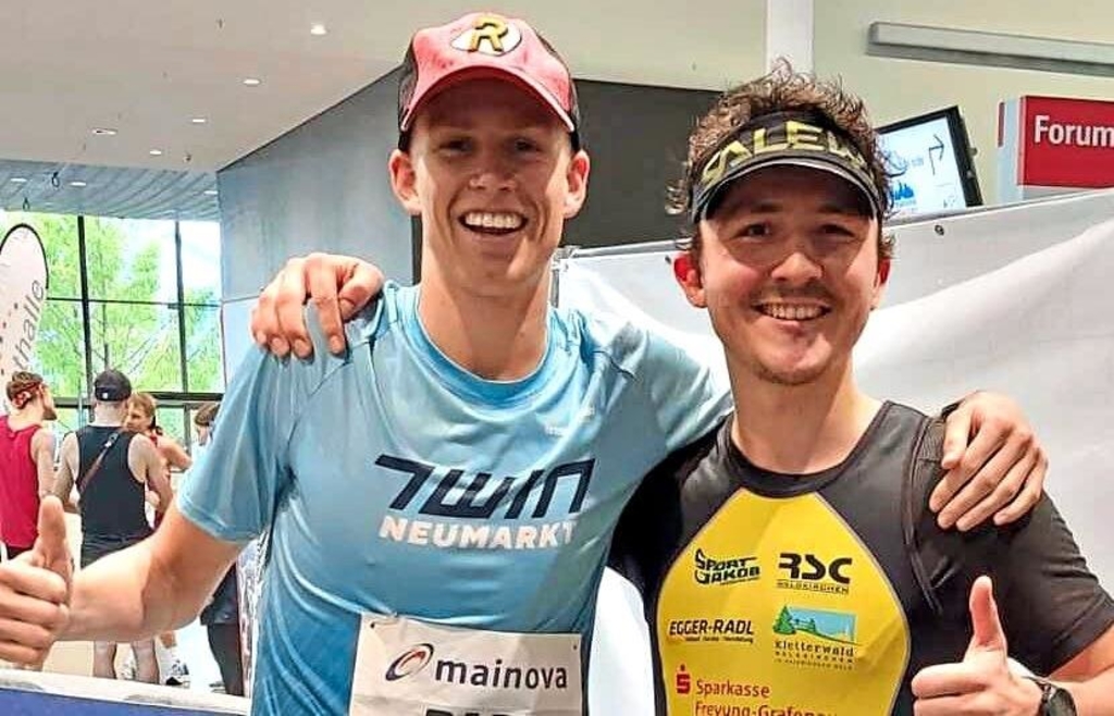 Glückliche Trainingspartner: Luca Bauer und Christoph Fuchs strahlen ...