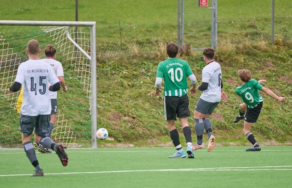 Freilassing II entscheidet Spitzenduell – Bischofswiesen besiegt Neukirchen 3:1 – Zenz-Hattrick ...