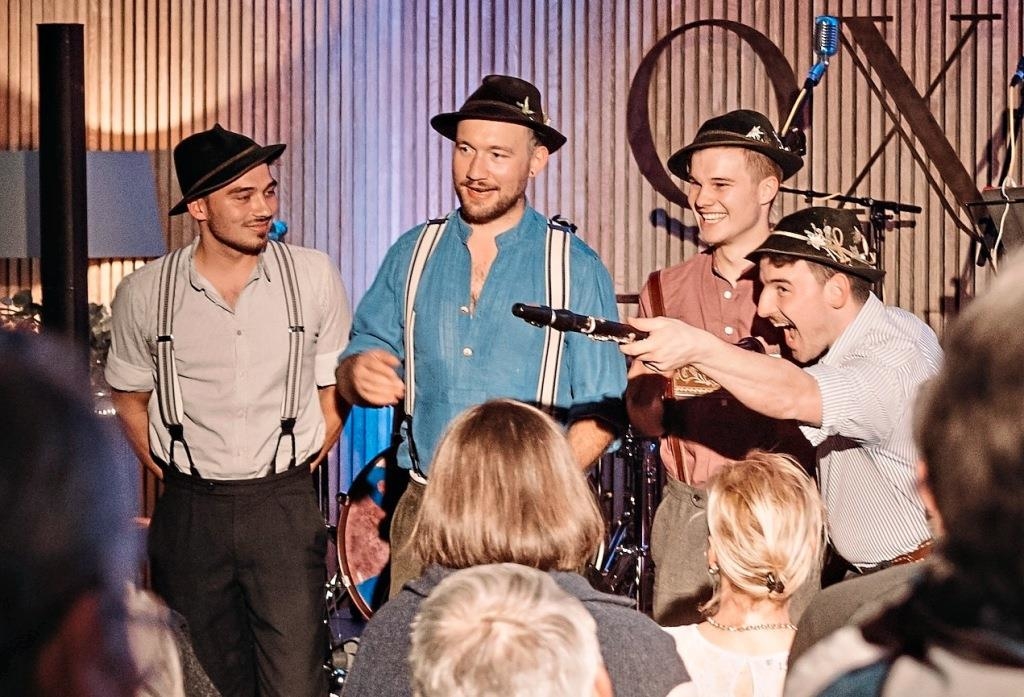 Volles Programm im „zumOXN“