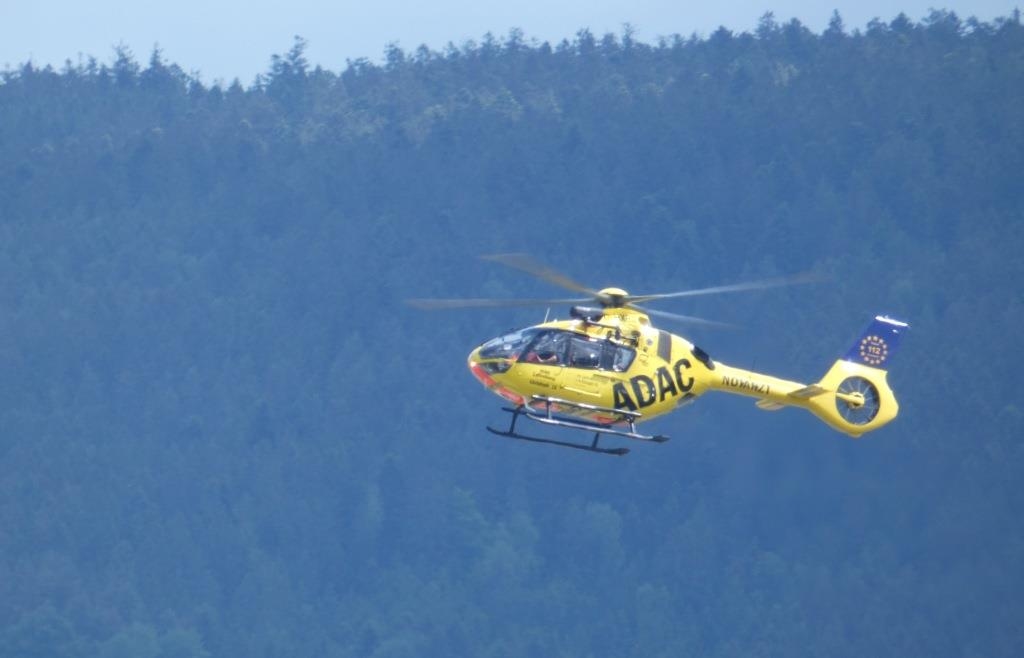 Vorfahrt missachtet: Motorradfahrer bei Zusammenstoß auf B85 schwer verletzt