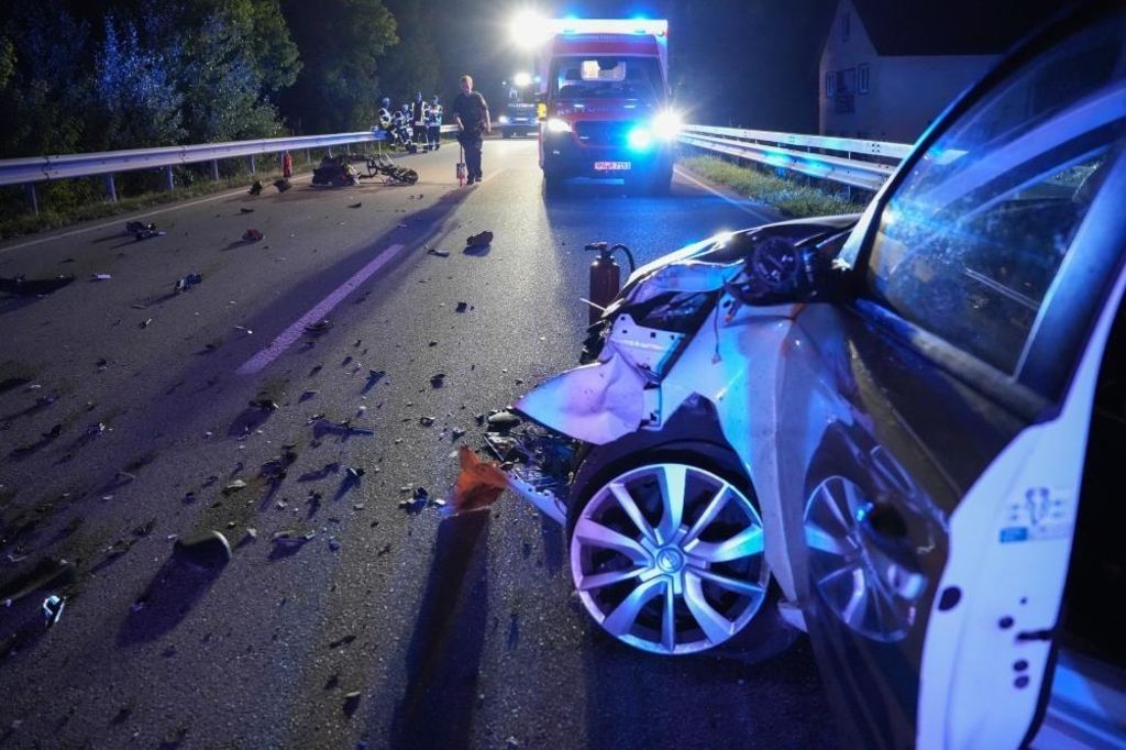 20-jähriger Motorradfahrer stirbt bei Unfall auf der B8 bei Vilshofen