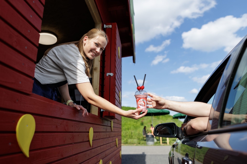Erdbeer-Drive-in sorgt für Tiktok-Hype und Stau